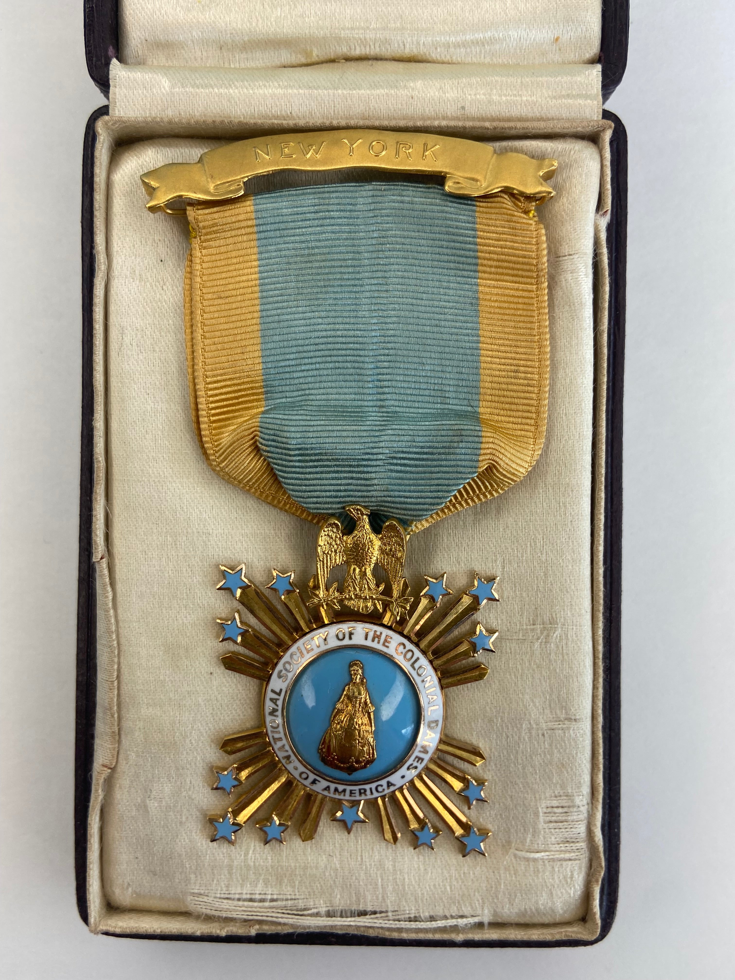 USA Society Badge Medal for the Society of the Colonial Dames of Ameri ...